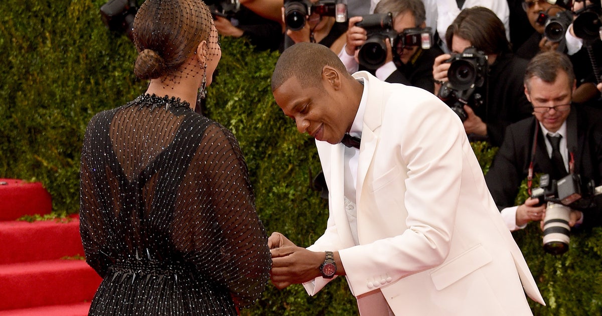 Jay Z proposes to Beyonce at the 2014 Met Ball...sorta - CBS News