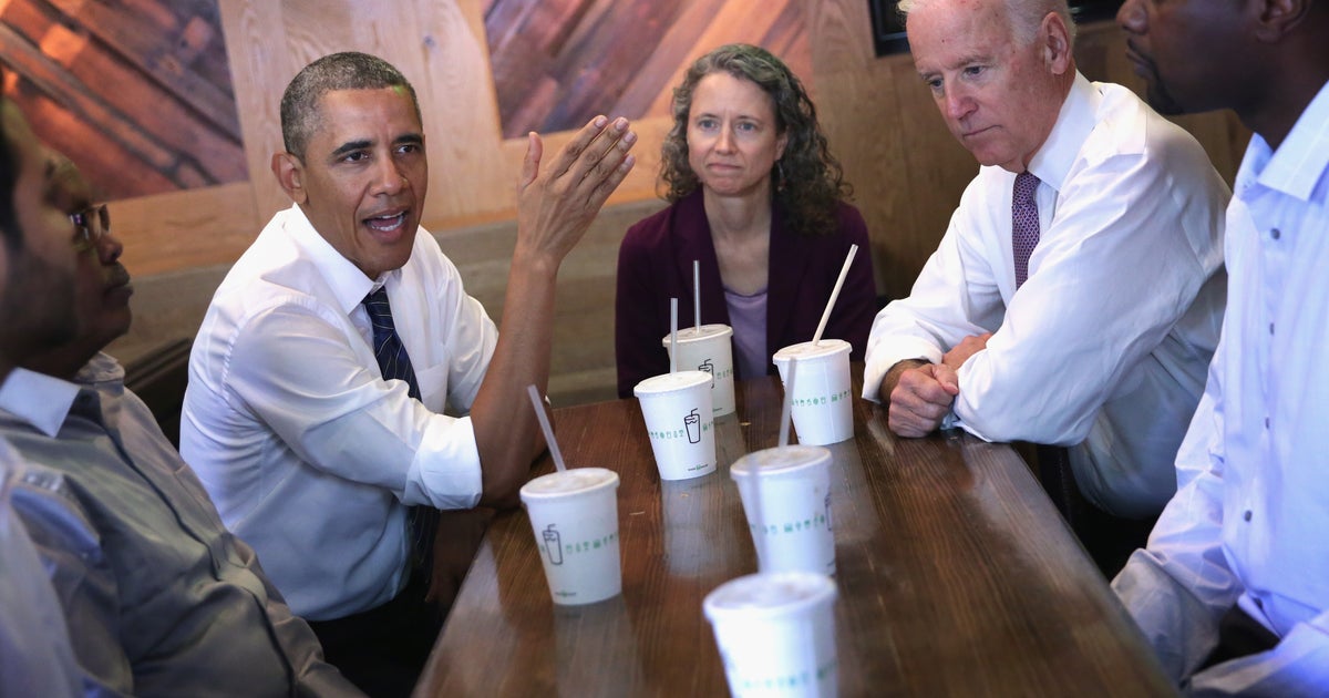 Obama, Biden talk policy over burgers - CBS News