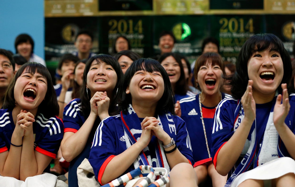 Fans worldwide watch World Cup