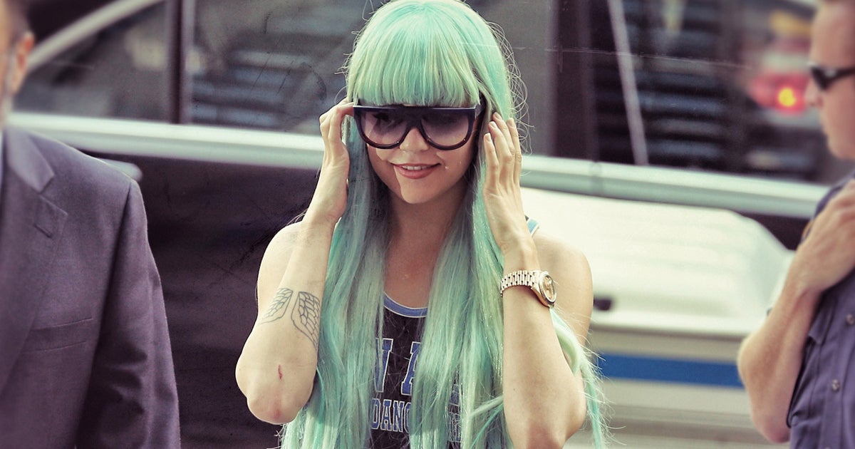 Amanda Bynes' New York bong-tossing case dismissed - CBS News