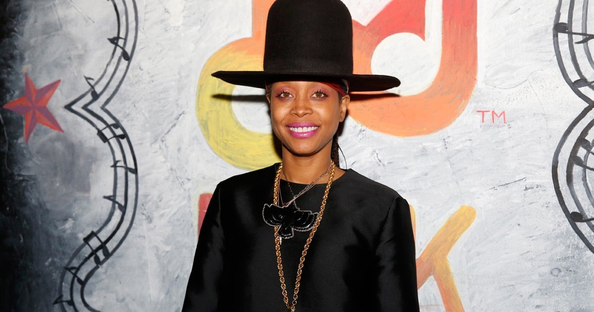 Watch: Erykah Badu makes $3.60 singing in Times Square - CBS News