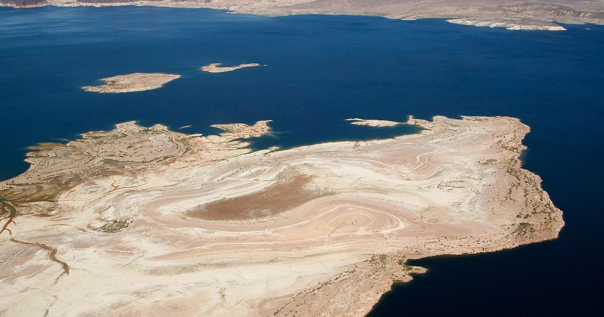 Woman treads water three hours in Lake Mead storm - CBS News