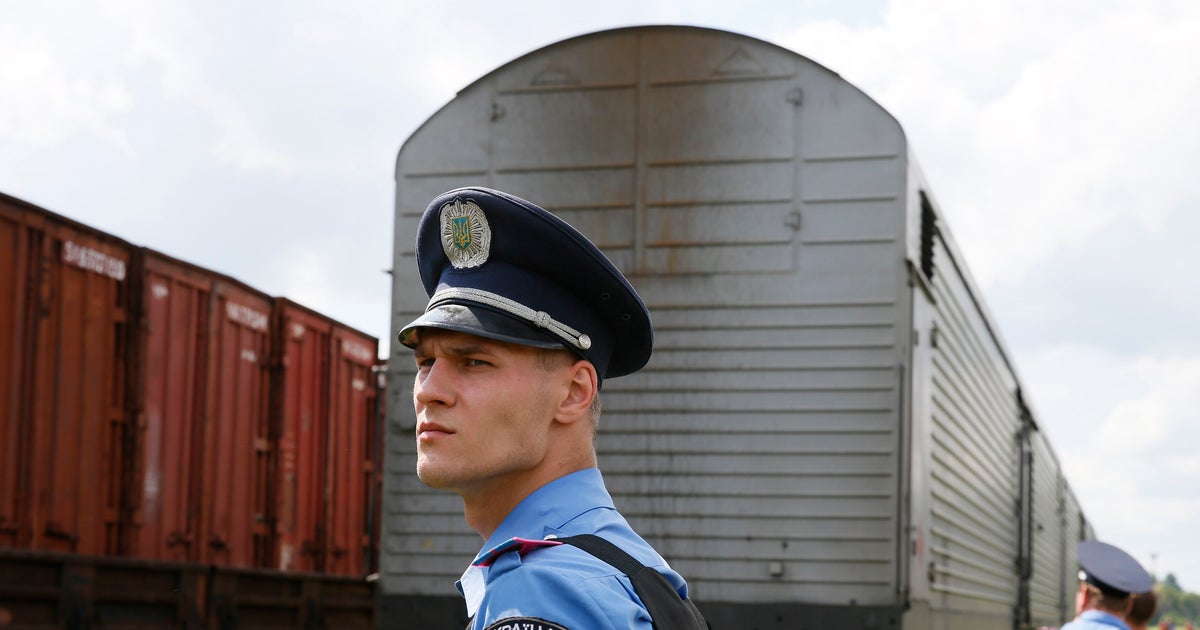 Flight 17 victims' bodies finally heading home - CBS News