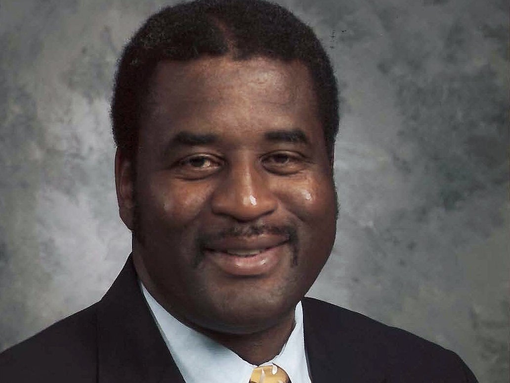 College president gives up $90K so workers can get raise - CBS News