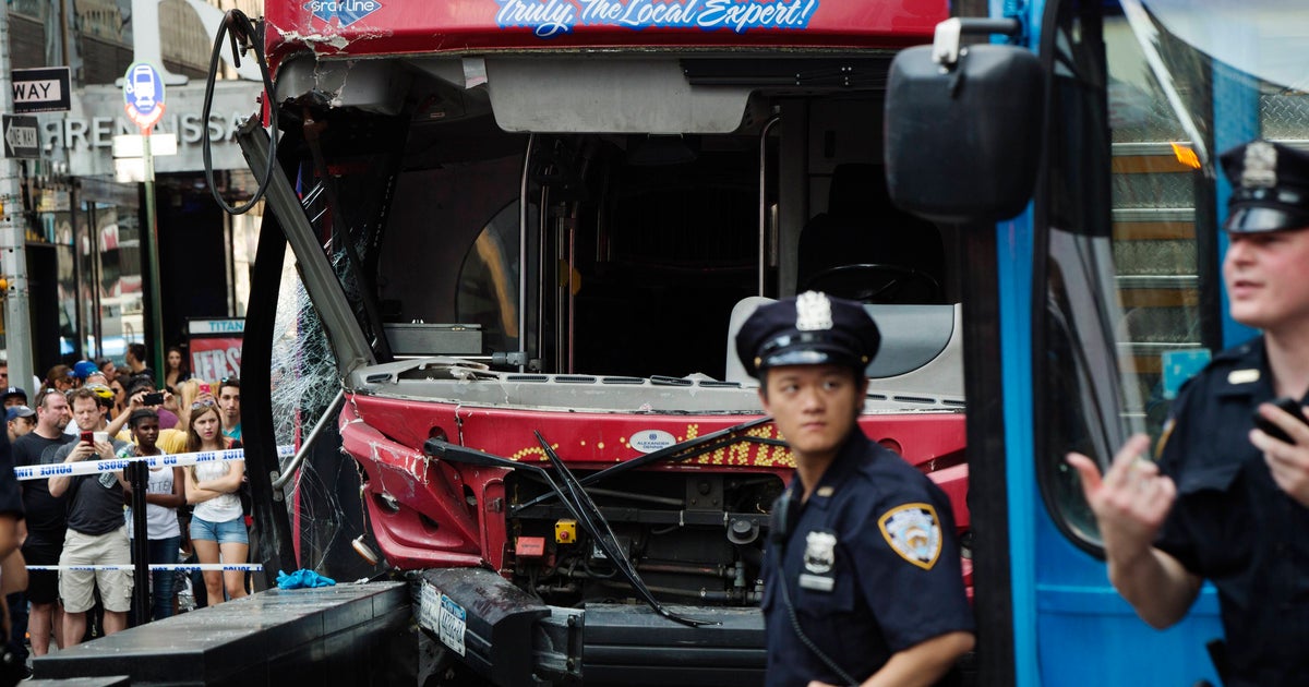 Arrest in collision of tour buses in New York City's Times Square - CBS ...