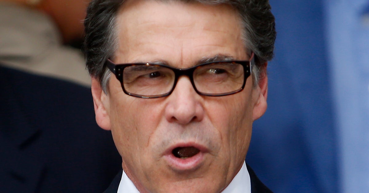 Rick Perry pleads "not guilty" to felony charges - CBS News
