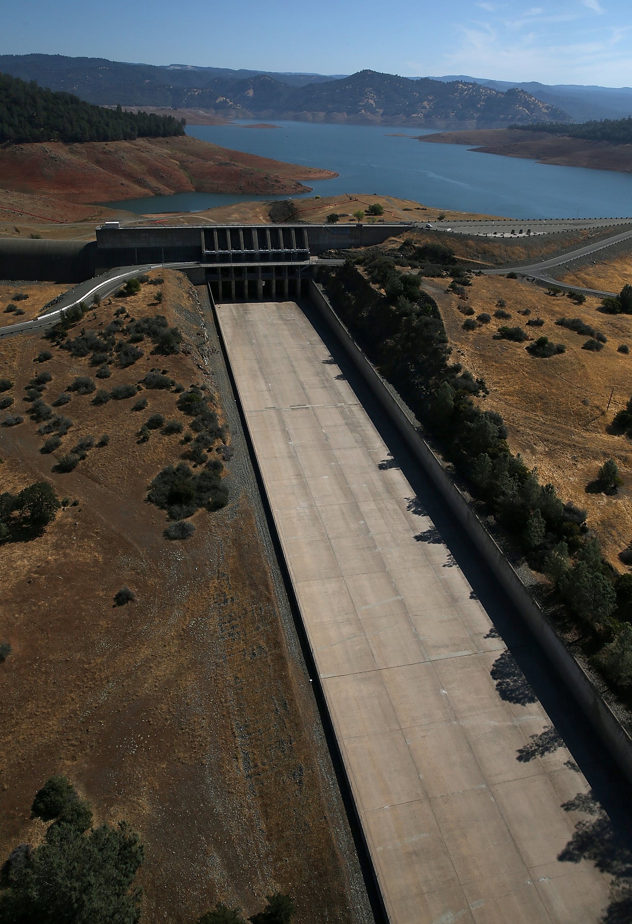 California drought drains lakes
