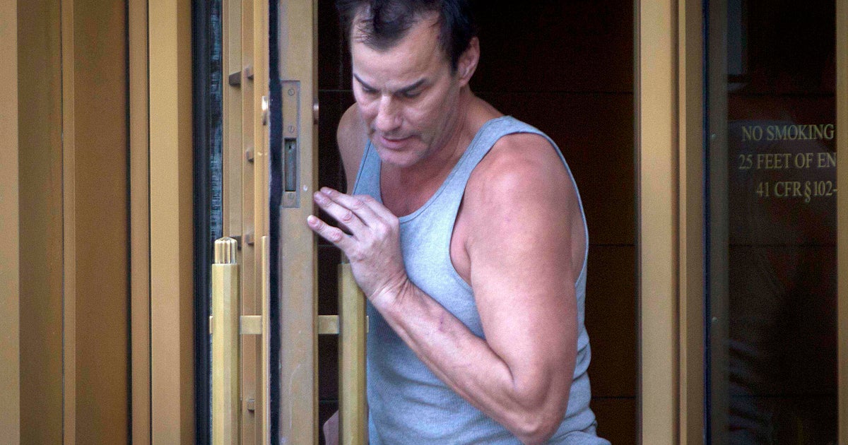 Investor relations exec faces insider trading charges - CBS News