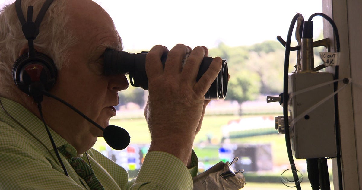 Legendary announcer Tom Durkin finds plot in every horse race - CBS News