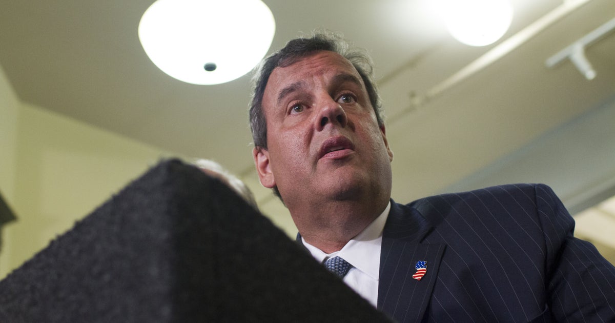 Chris Christie defends "honest" NFL commissioner Roger Goodell - CBS News