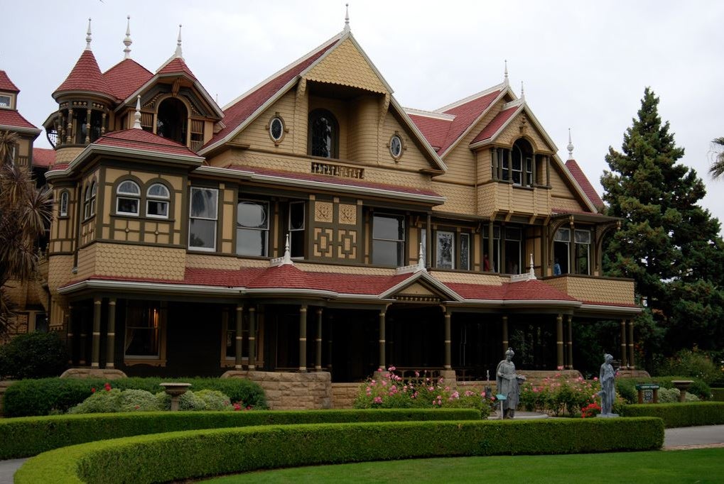 6 of the most haunted homes in the U.S.