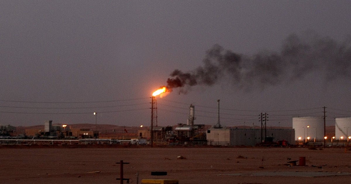 Oil prices hit 4-year lows after Saudi discount - CBS News