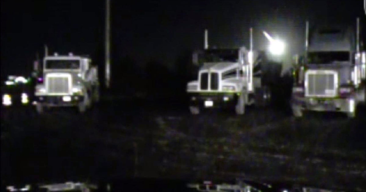 Bright meteor streaks across Texas sky - CBS News