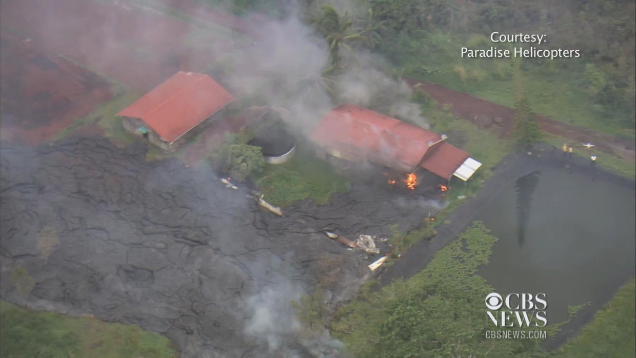 Hawaii lava flow destroys first home - CBS News