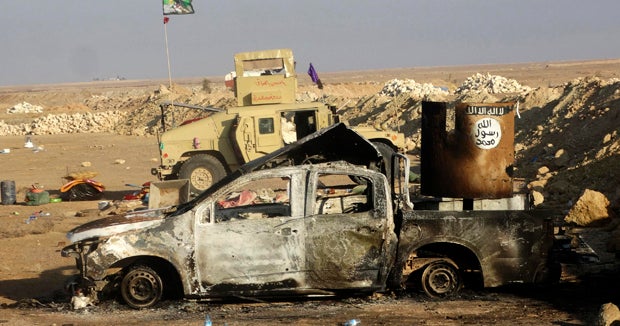 ISIS hit with nearly 30 coalition airstrikes at end of 2014 - CBS News