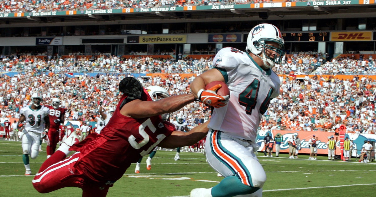 Former Dolphins player Rob Konrad falls in ocean, survives by swimming ...