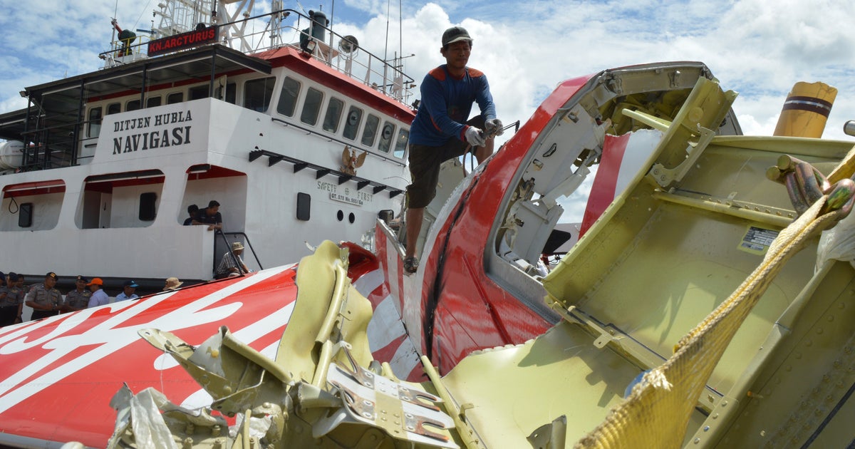 Main fuselage of AirAsia Flight 8501 apparently found - CBS News