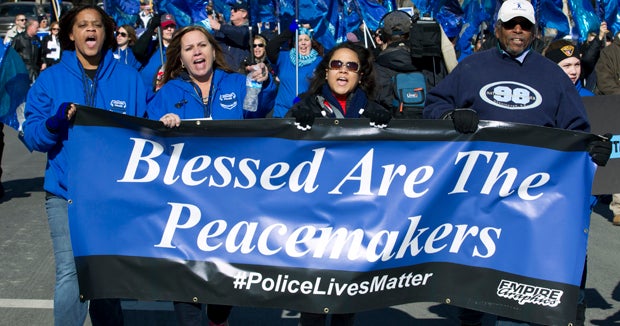 Pro-police rally draws hundreds in Washington, D.C. - CBS News