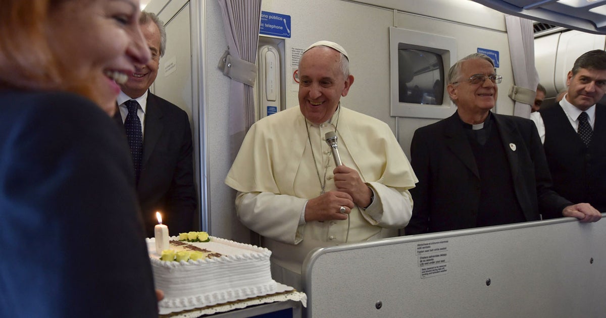 A look inside a papal airplane ride - CBS News