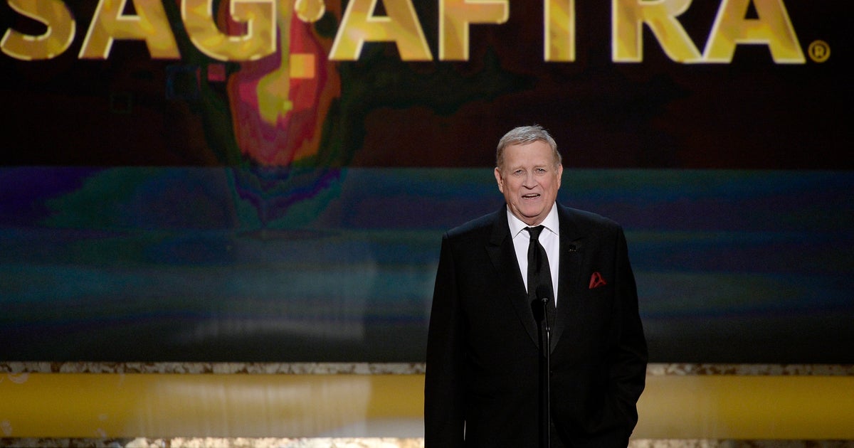 SAG-AFTRA president Ken Howard dies at 71 - CBS News