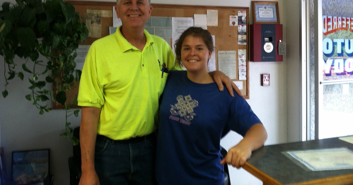 Kayla Mueller's father briefly had hope, family friend says - CBS News