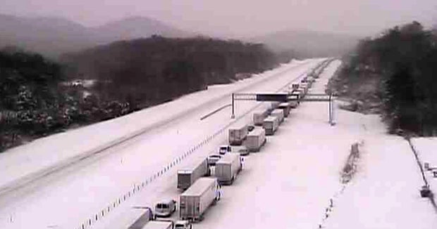 Snowstorm strands hundreds of drivers along Kentucky interstates - CBS News