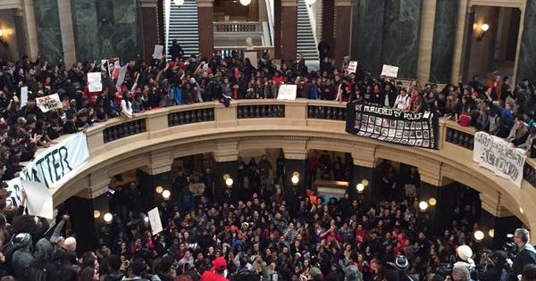 Protesters jam Wisconsin Capitol after unarmed teen shot dead by cop ...