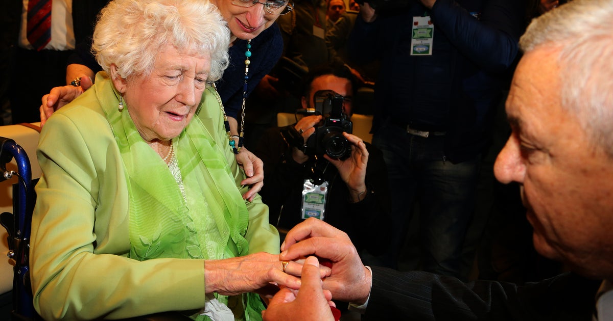 WWII soldier's wedding ring returned to his family 70 years later - CBS ...