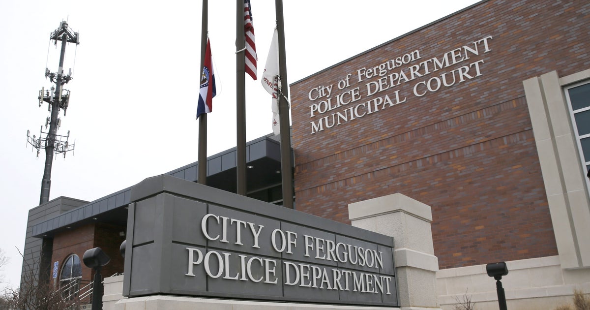 Ferguson city manager loses job after scathing DOJ report - CBS News