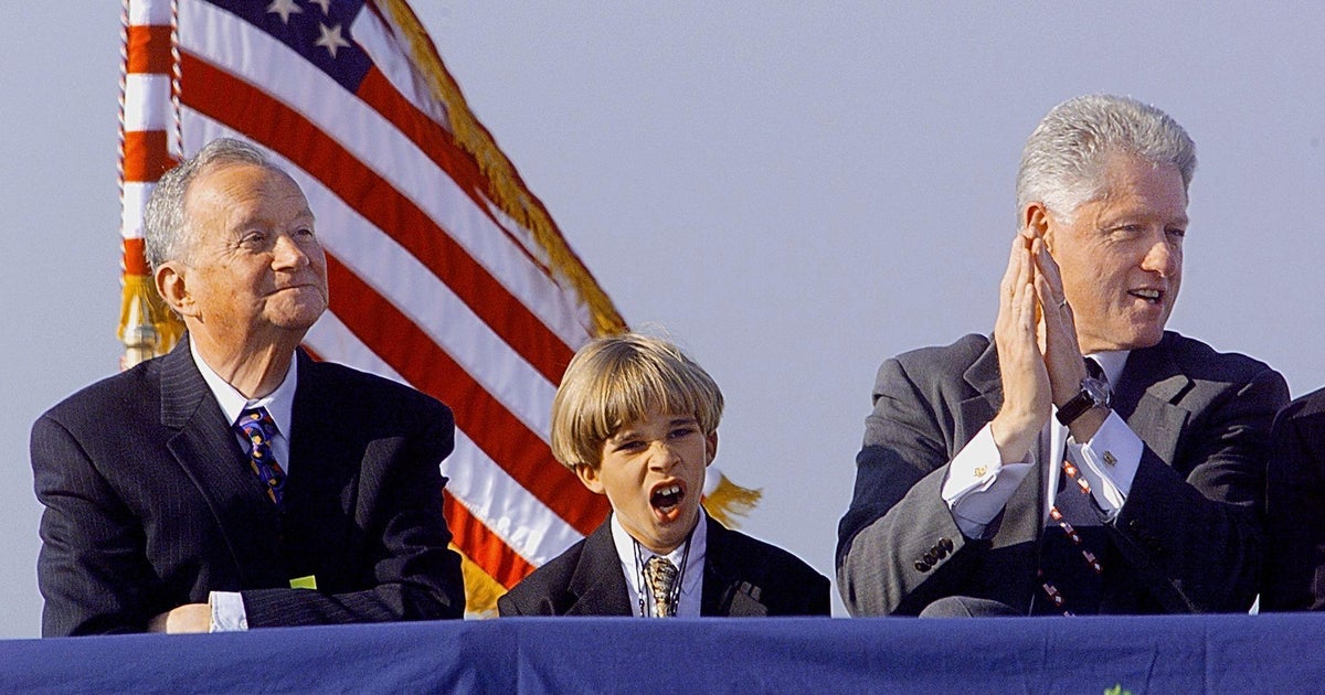Ex-congressman who gave Bill Clinton his first defeat dies - CBS News