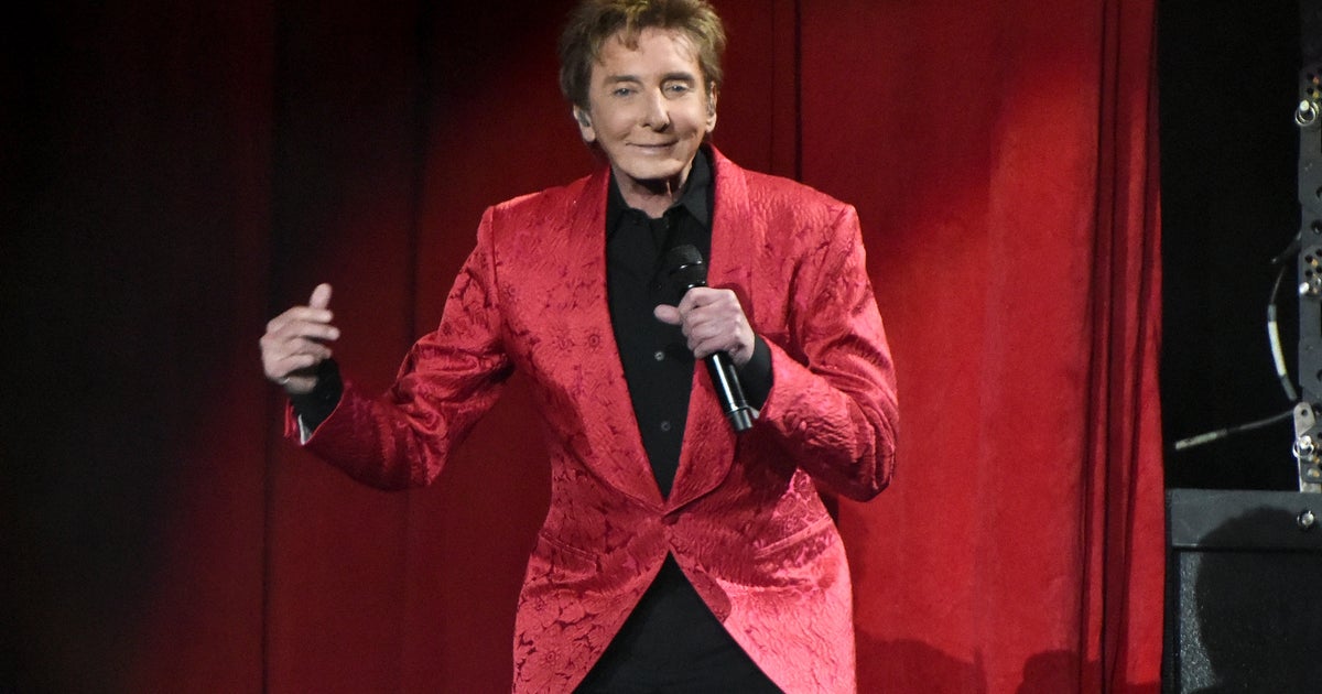 Barry Manilow reportedly marries longtime manager Garry Kief - CBS News