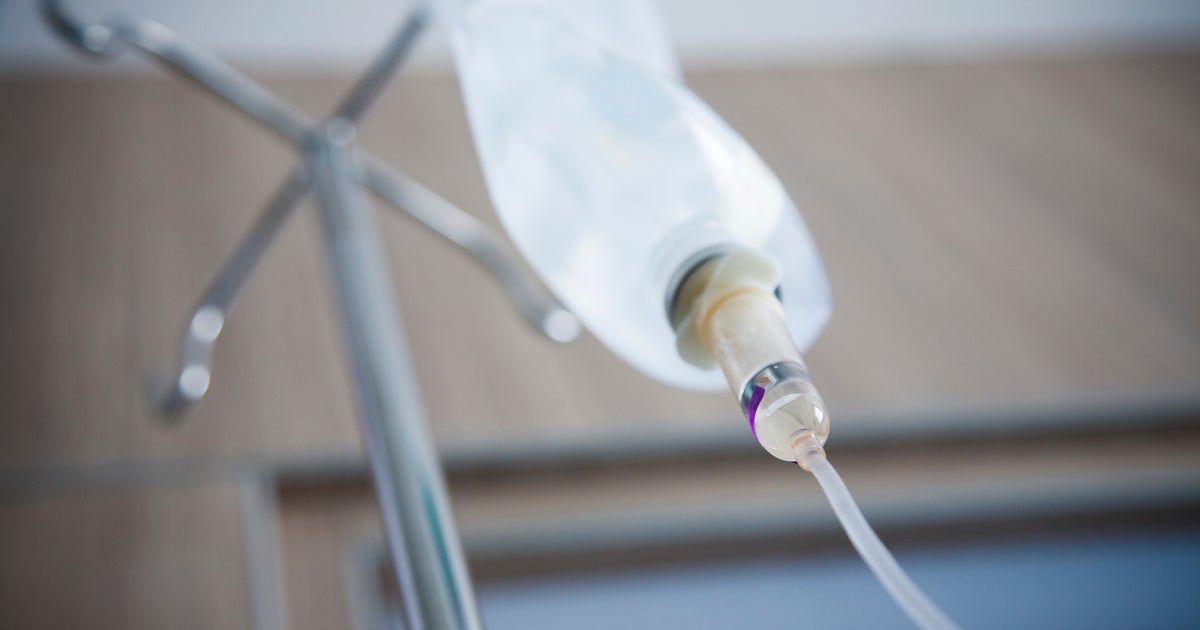 "IV lounges" a trendy health fad, but are they safe? - CBS News