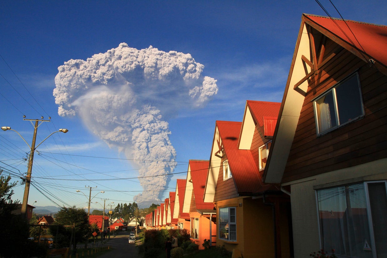 Chile's Calbuco volcano in erupts in spectacular fashion for first time ...