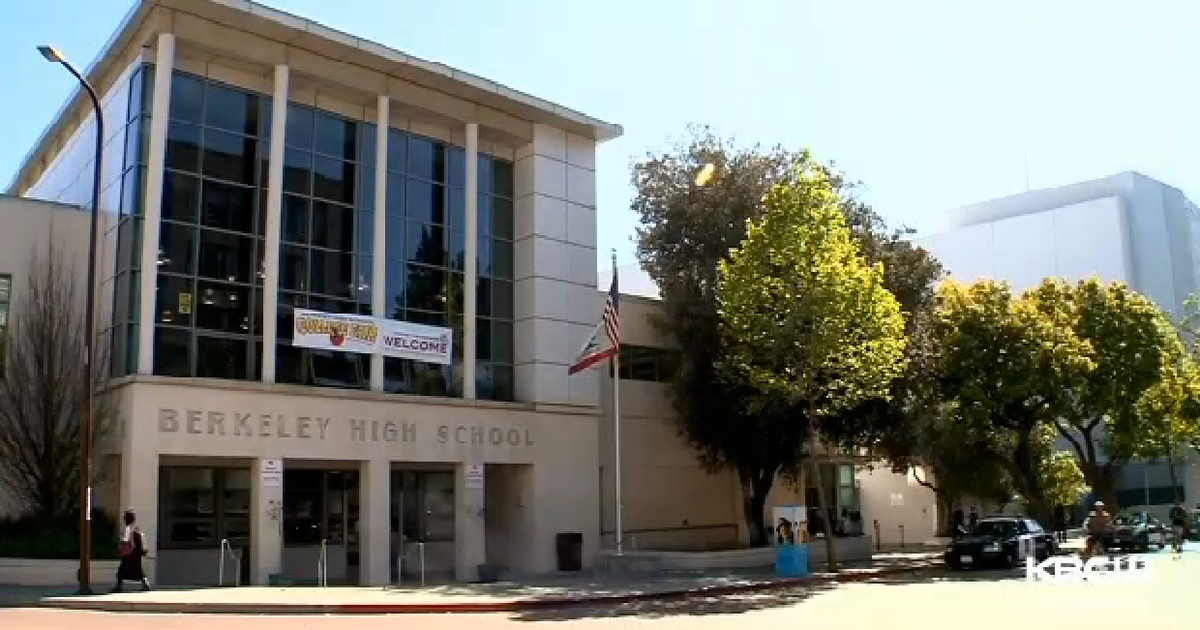 Brawl avoided at Berkeley, California high school - CBS News