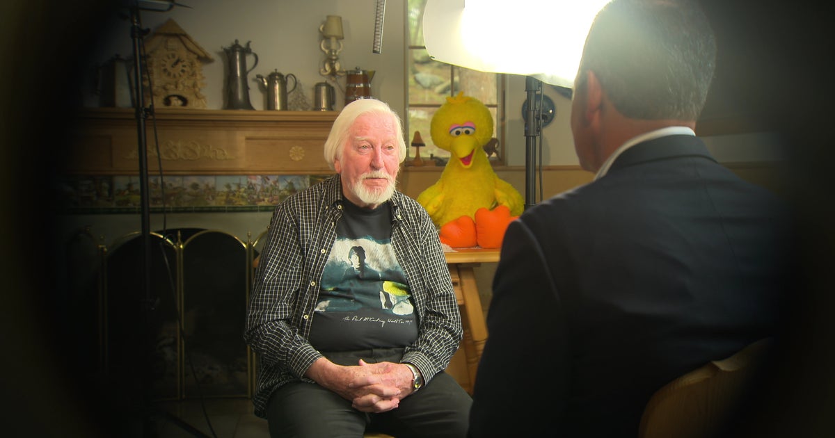 The man inside the Big Bird - CBS News