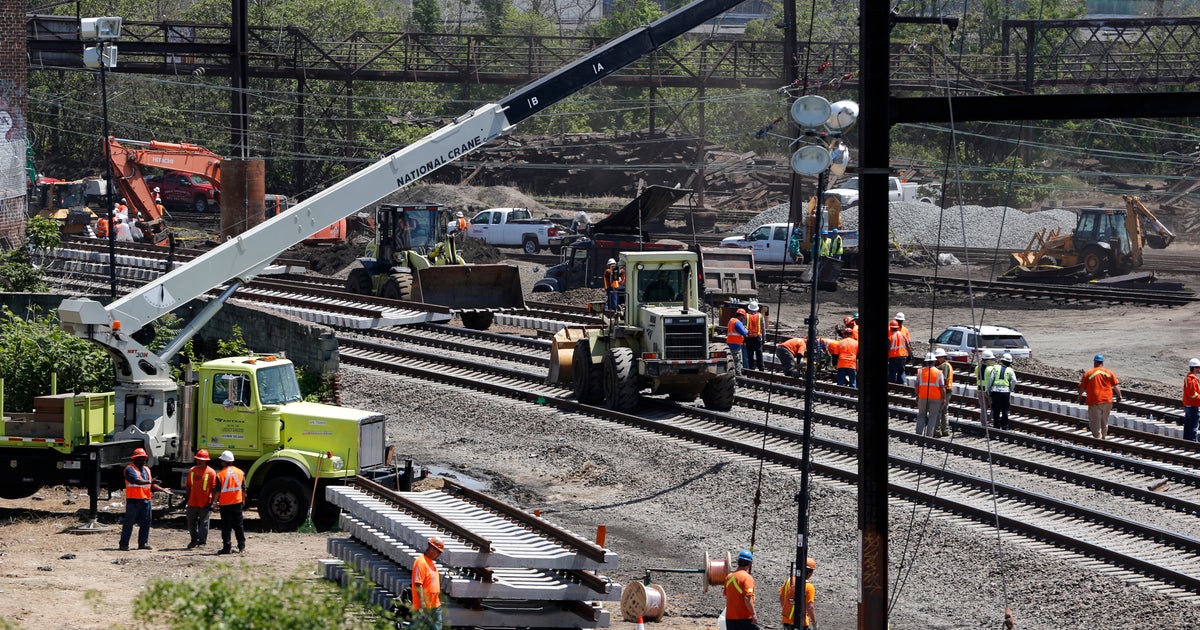 Amtrak to install cameras facing engineers - CBS News