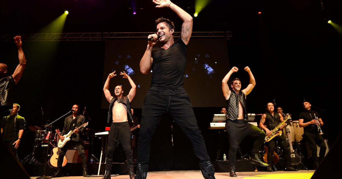 Ricky Martin endorses Hillary Clinton for president - CBS News
