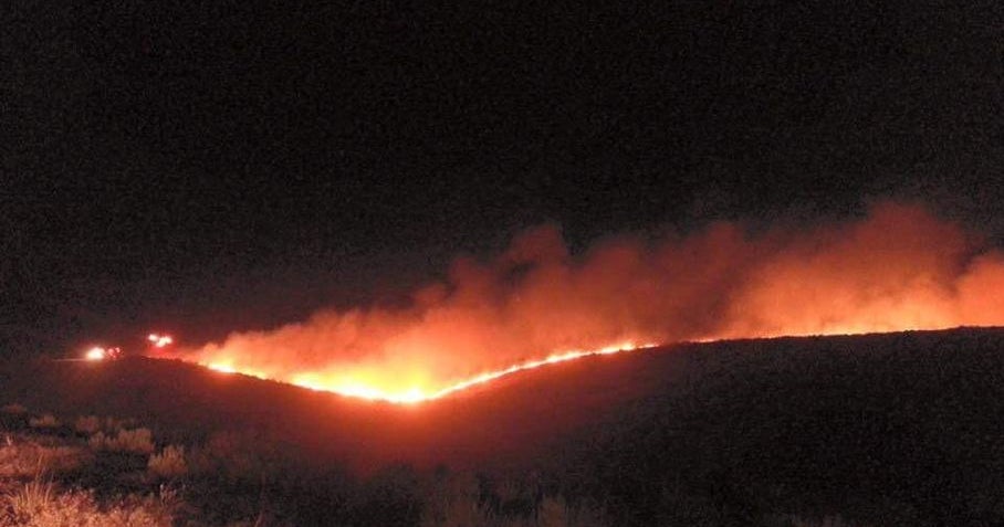Western wildfires continue to rage in drought-stricken areas - CBS News