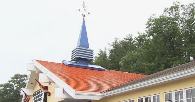 Visiting the last surviving Howard Johnson's - CBS News