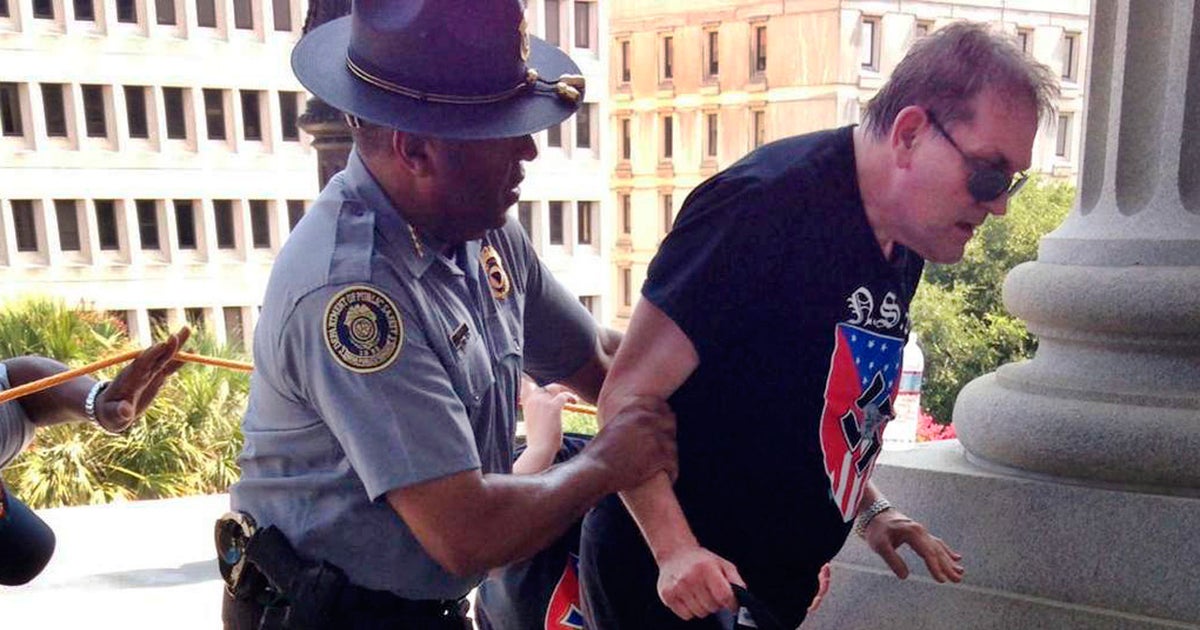 Photo of black officer helping white supremacist goes viral - CBS News