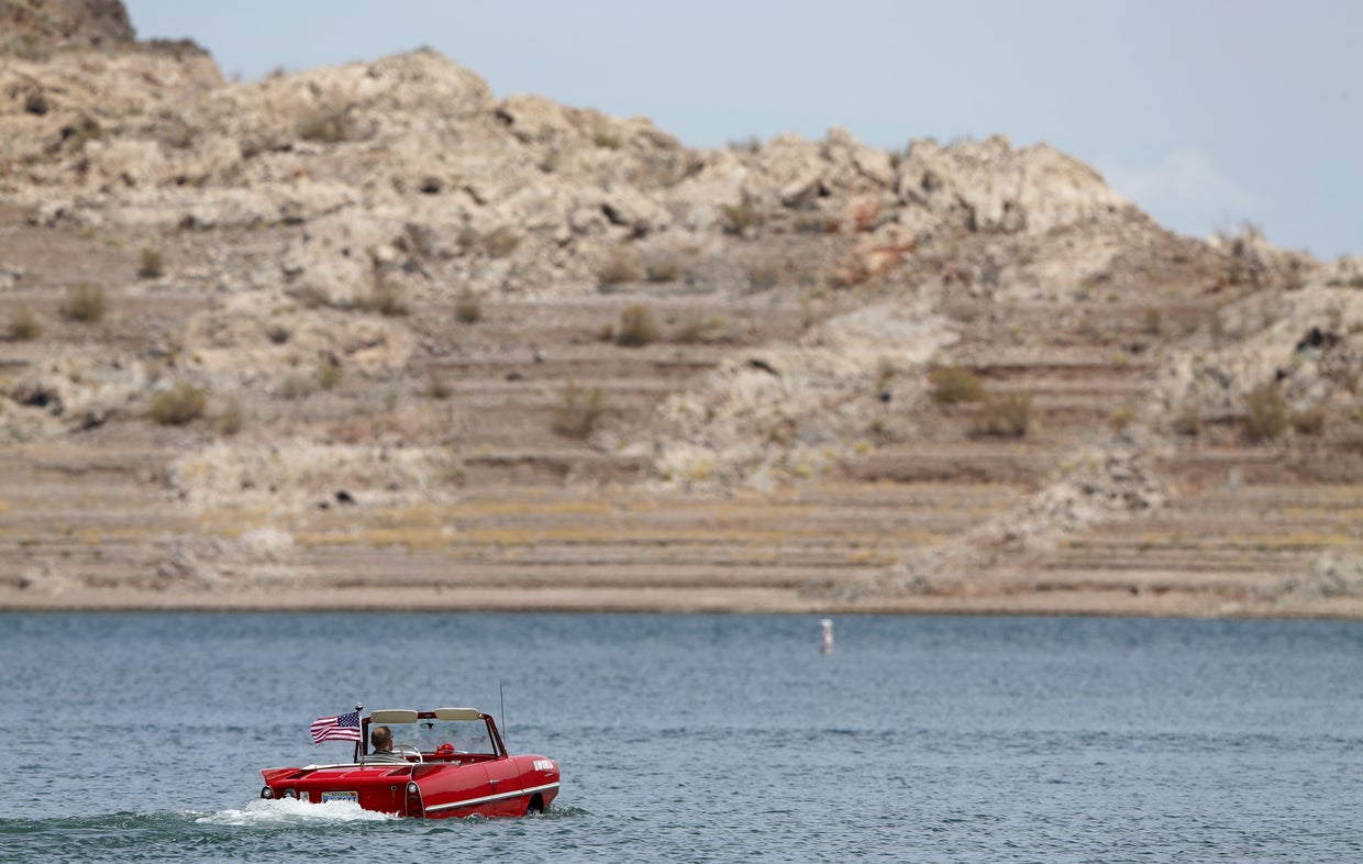 "The shrinking lake" - Lake Mead at historic lows