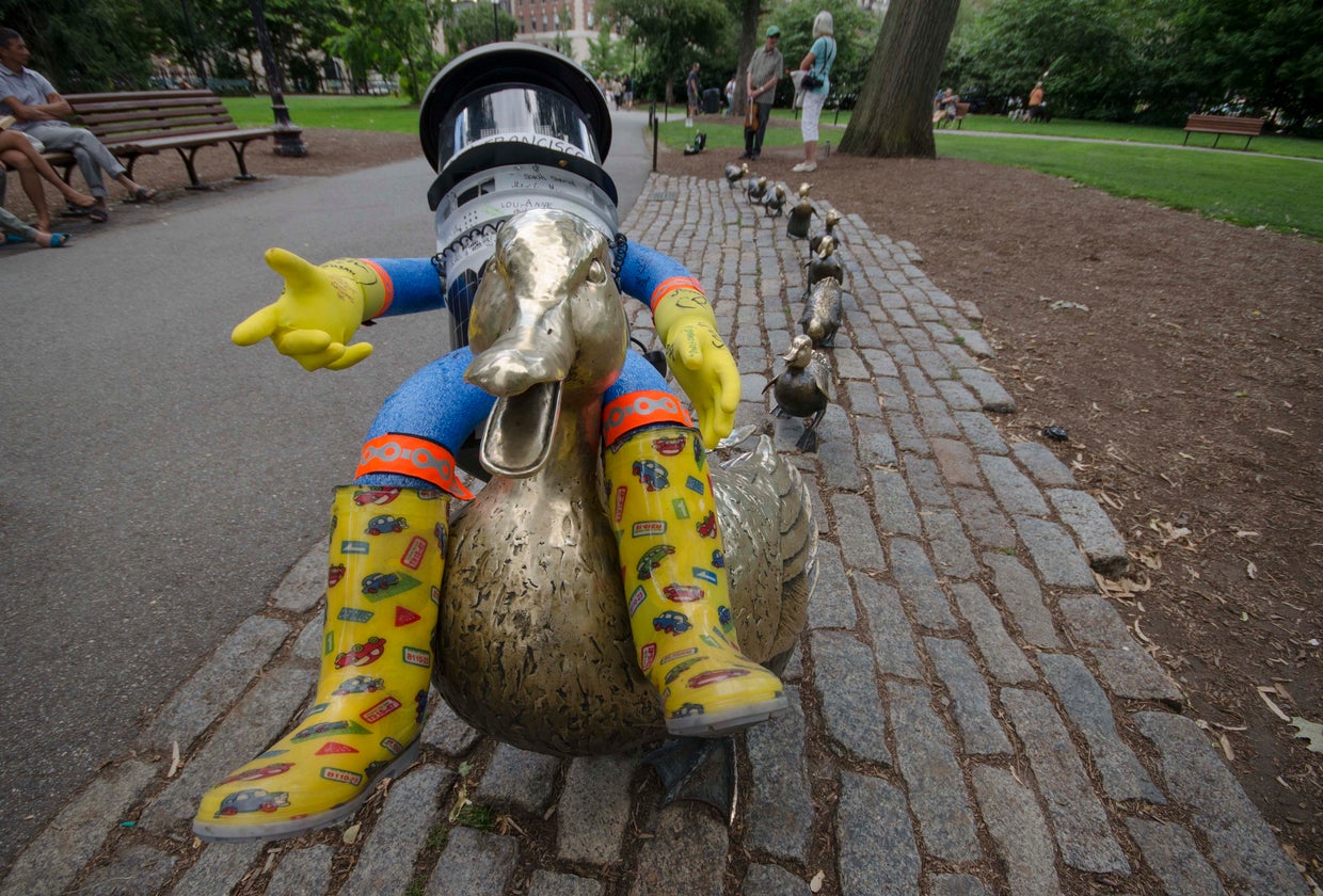 HitchBOT's final moments in Philly - CBS News
