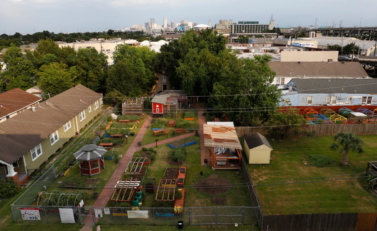 Ten years after Hurricane Katrina devastated New Orleans - signs of ...