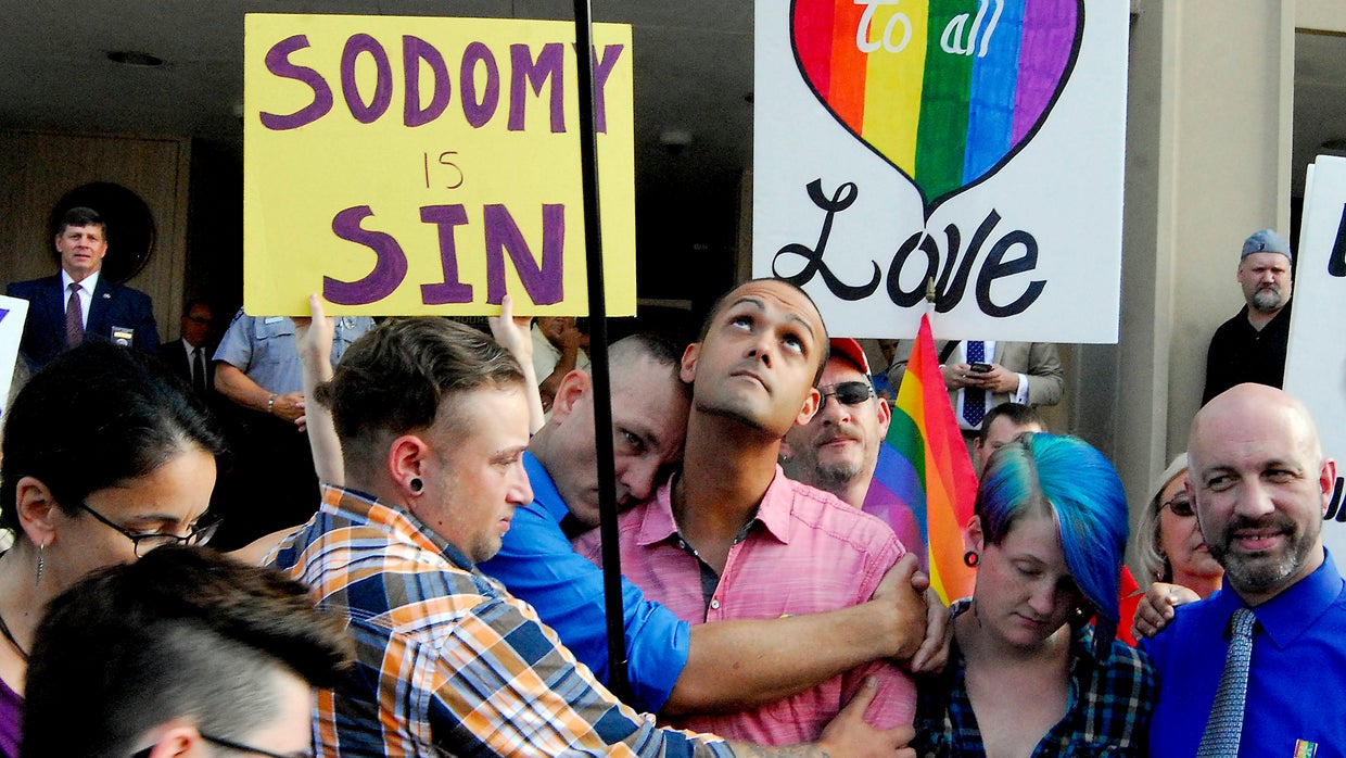 Kim Davis Kentucky Clerk Who Defied Supreme Court Same Sex Marriage