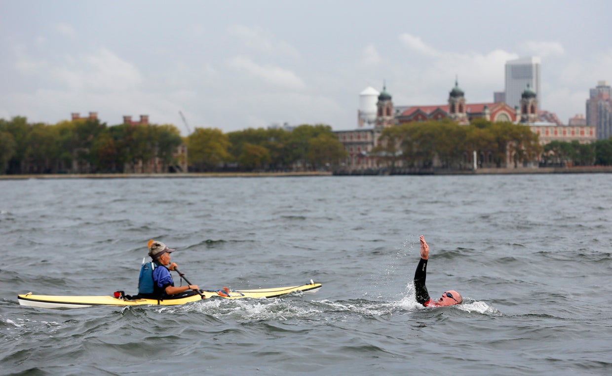 Legendary long-distance swimmer aims to circle the globe - CBS News
