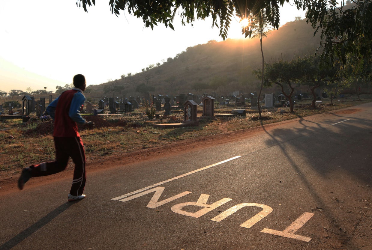 Graveyard gym: Cemetery becomes exercise hotspot - CBS News