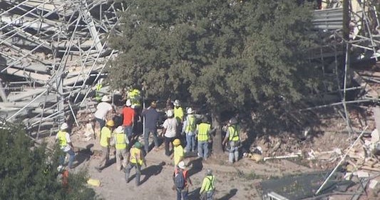 Houston scaffolding collapse: Workers trapped - CBS News