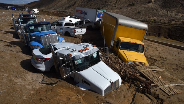 California mudslide leaves mess on highway that may take days to clean ...