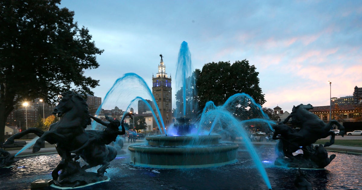 Kansas City Royals' city of fountains dyed blue for World Series - CBS News