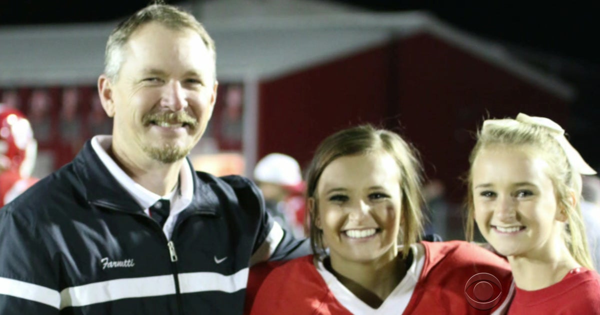 Cheerleader gives football coach dad the game of his life - CBS News